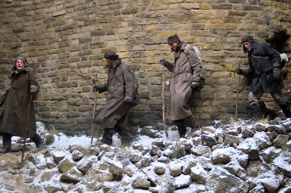 Camino a la libertad (The way back, 2010), de Peter Weir | Encadenados ...